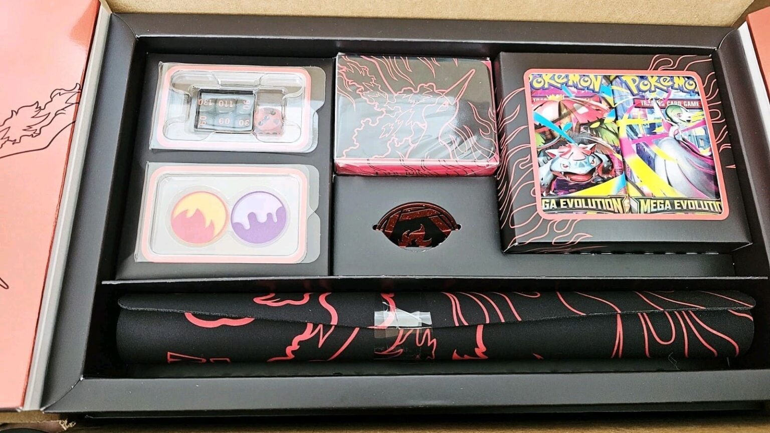 Entdecke die Pokémon "Team Rockets Moltres ex Ultra Premium Collection ...